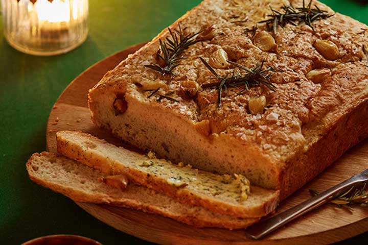 SPAR - No knead Roasted Garlic Bread Recipe
