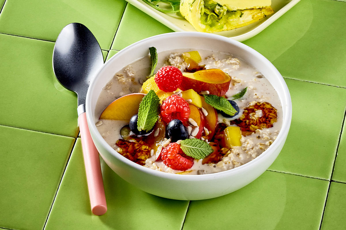SPAR - Rooibos Honey and Cinnamon Overnight Oats with fresh fruits Recipe