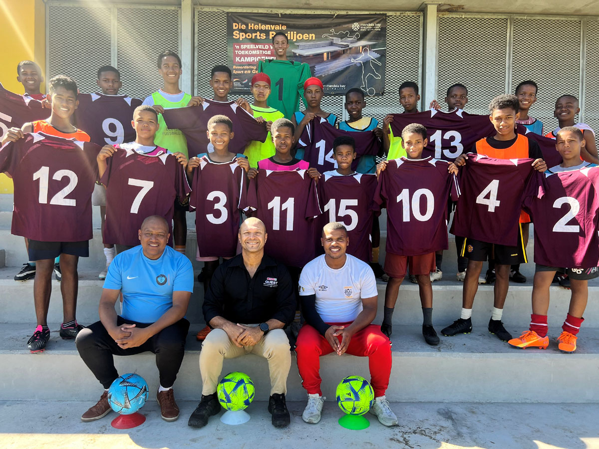 SPAR - E Cape SPAR retailer donates kit to local U15 Soccer Team